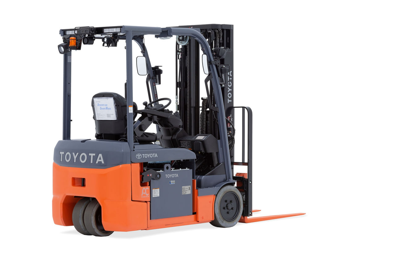 Carretilla elevadora eléctrica de 3 ruedas | Assembled in the U.S.A. | Toyota Forklifts